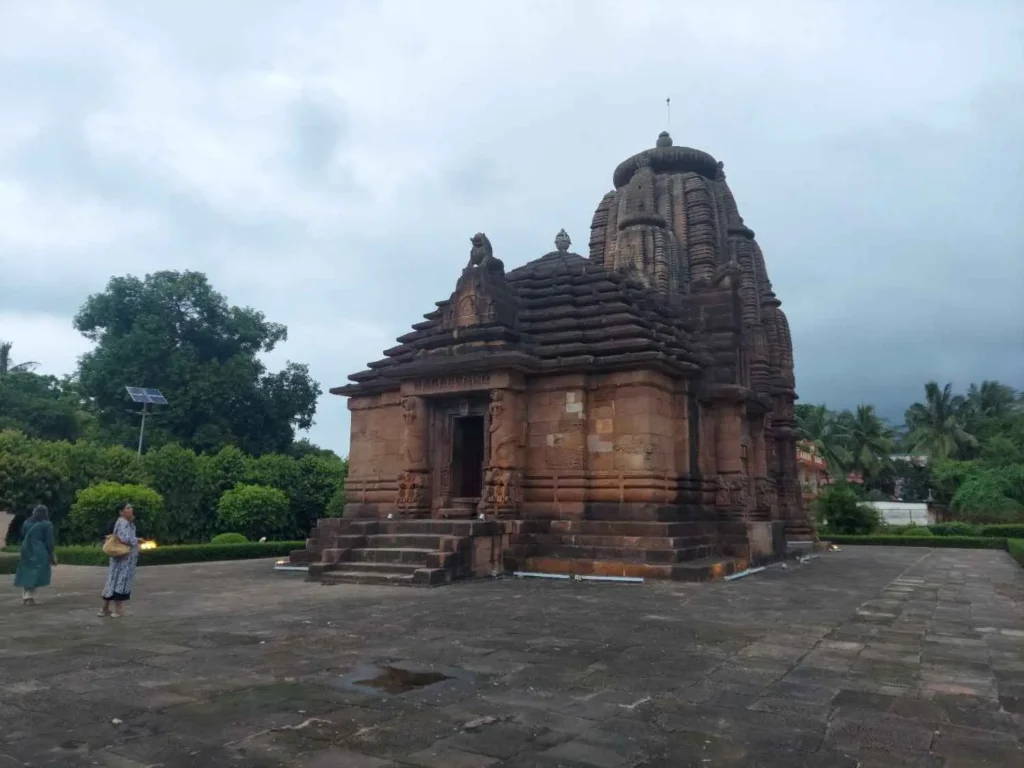 Rajarani Temple Bhubaneswar – History, Architecture & Travel